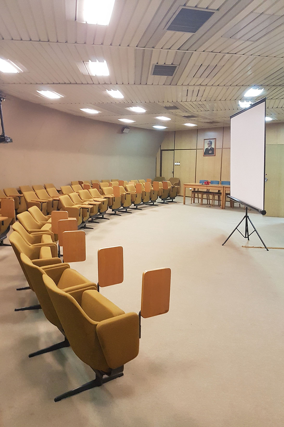 Titos Zentrale unter Felsen | Truppendienst